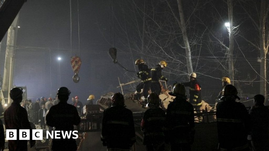 China building collapse in Henan province kills 17 workers - BBC News