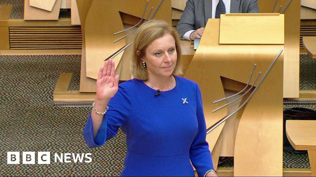 Conservative MSP Rachael Hamilton sworn in at Holyrood - BBC News