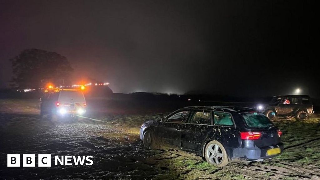 Hundreds of cars towed after getting stuck at muddy fireworks event ...