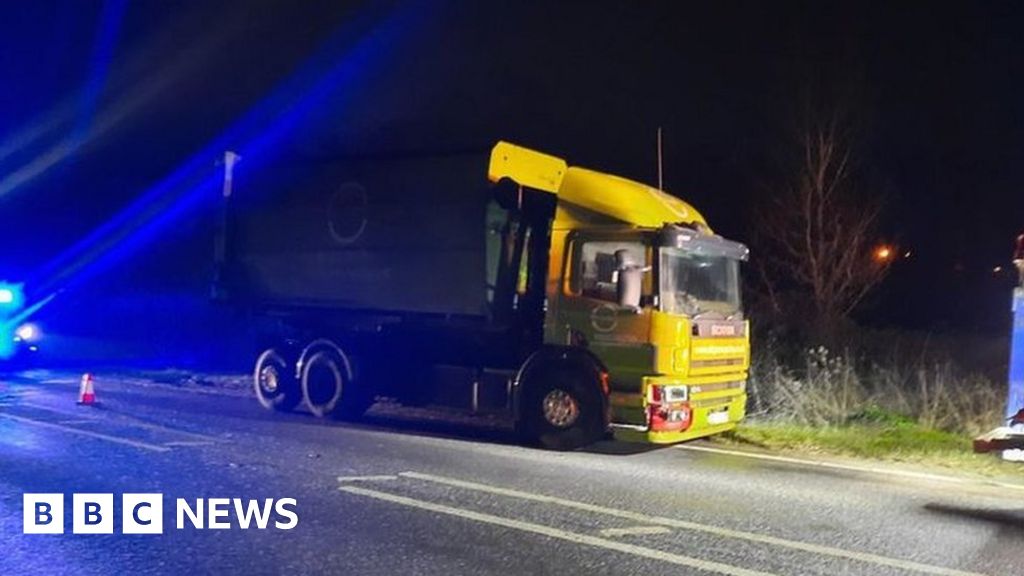 Drivers spot stolen lorry on A142 Witchford bend with engine on - BBC News