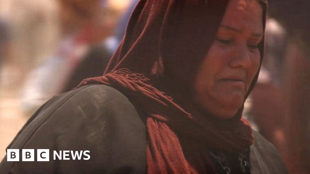 Syria refugee crisis: Turkey feels strain of migrant influx - BBC News