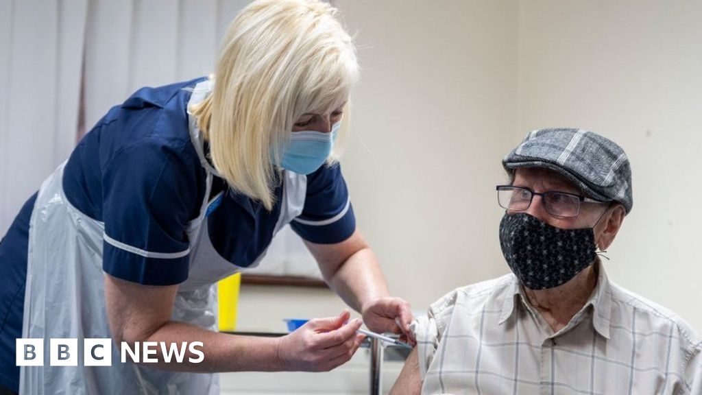 Covid: Rural GPs to run new vaccine hubs amid roll-out criticism