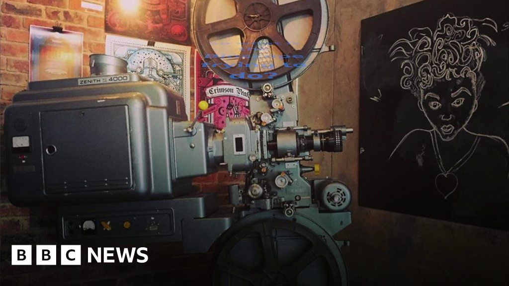 A day in the life of a South African cinema - BBC News