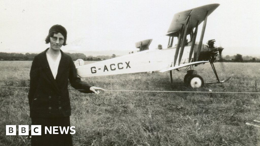 Mabel Remington Colhoun photo collection goes online - BBC News