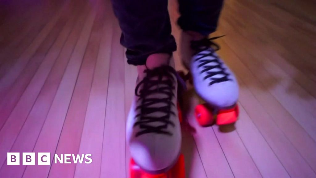 The 1950s Rollerway still going strong in Los Angeles - BBC News