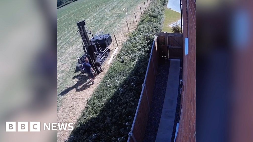 Farm worker hits gas pipe