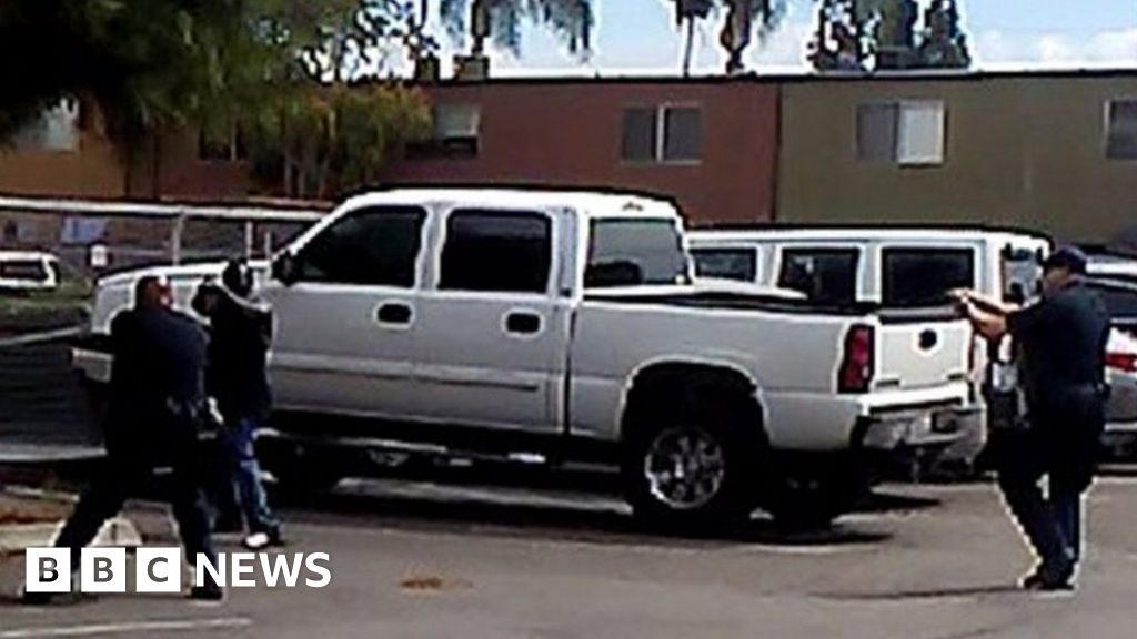 San Diego police release Alfred Olango shooting videos - BBC News