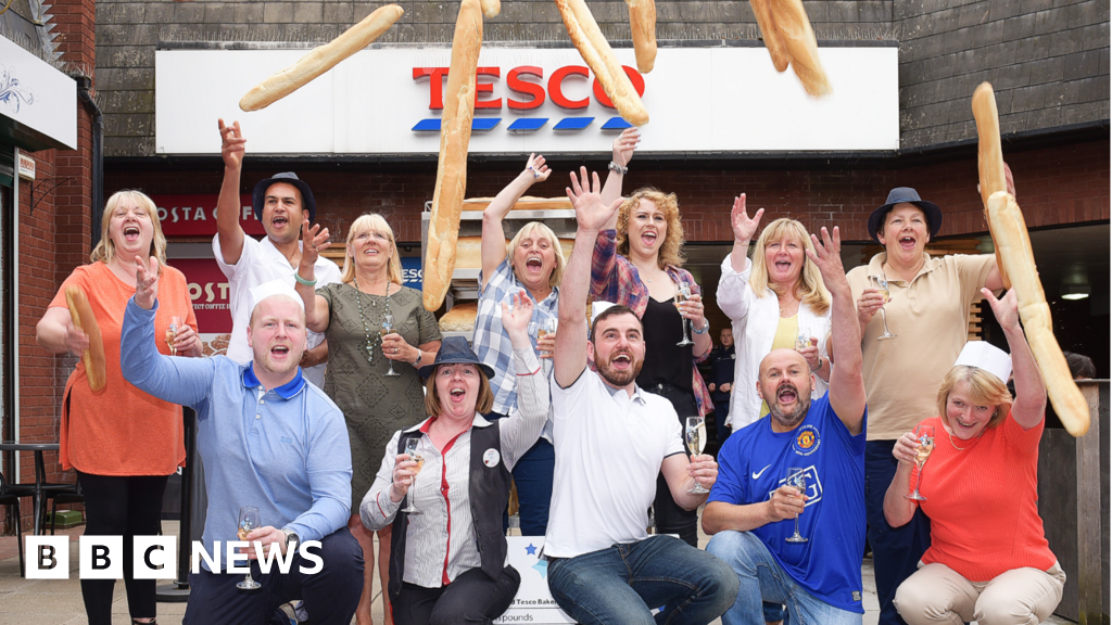 Cheshire lotto syndicate shares £1m prize - BBC News