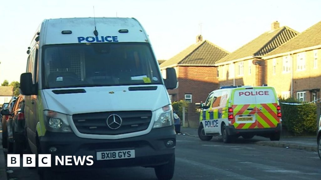 Murder probe after teenager fatally stabbed in Walsall - BBC News