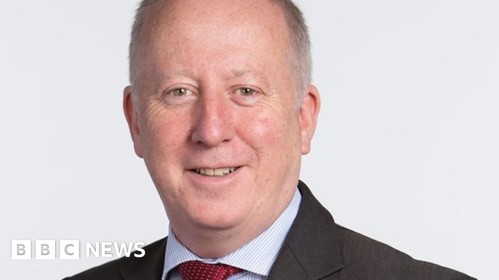 Andy McDonald struggles to give Labour's transport figures - BBC News