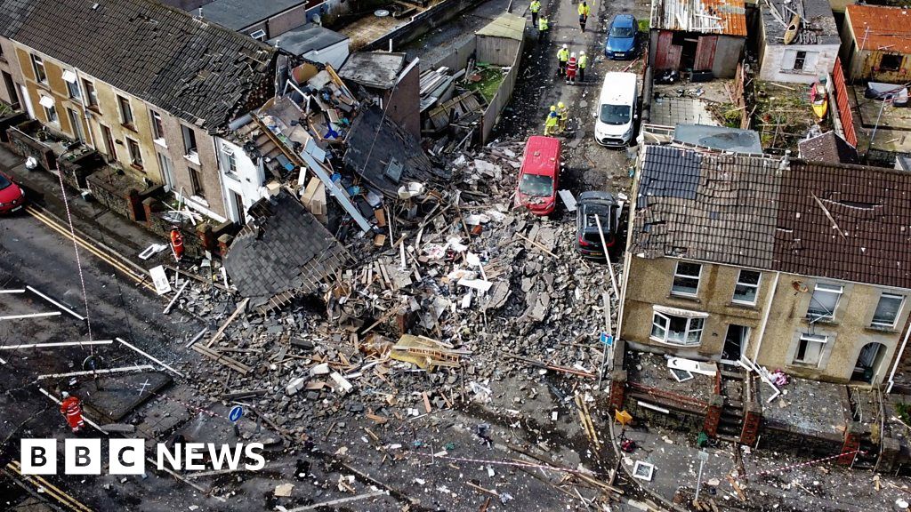 Swansea: Residents react to Morriston gas explosion - BBC News