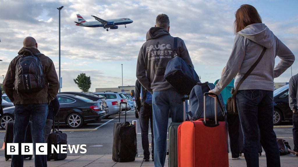 Heathrow Airport: Cabinet approves new runway plan