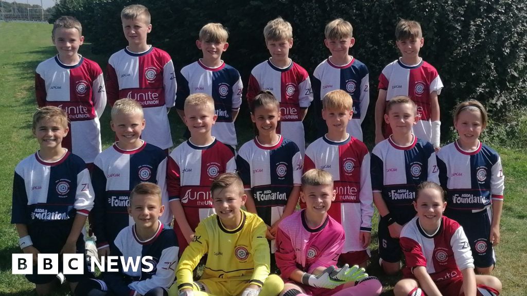 Swindon grassroots football team celebrating 50th anniversary - BBC News