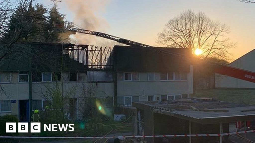 Milton Keynes fire: Bedroom tea-light candle damages home - BBC News