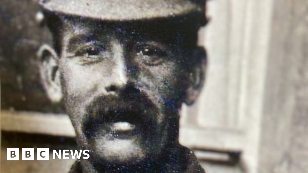 WW1 soldier's belongings 'brought home' to Suffolk museum