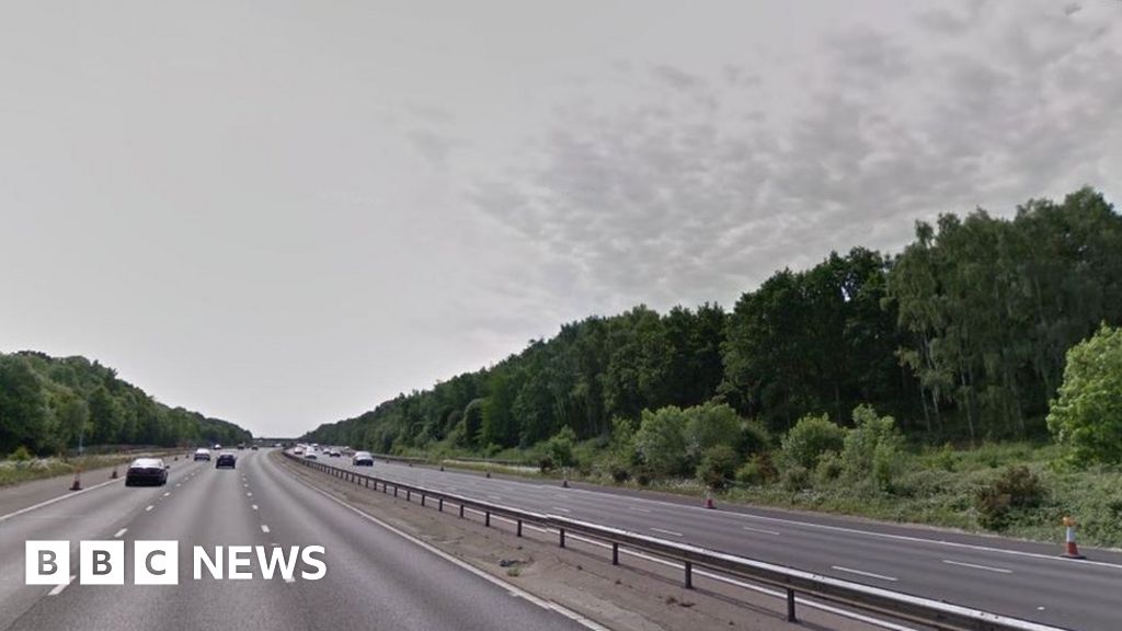 M27: Crash between Fareham and Port Solent - BBC News