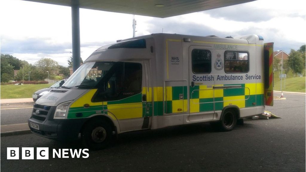 Drink linked to Scottish Ambulance Service calls - BBC News