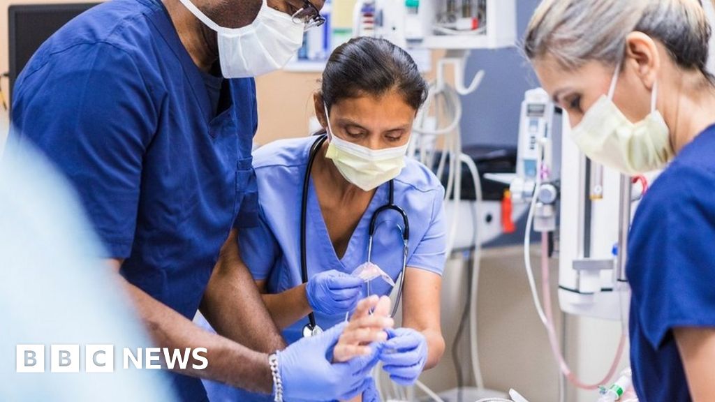 Royal Victoria Hospital: A&E crowded and staff burnt out - report - BBC ...