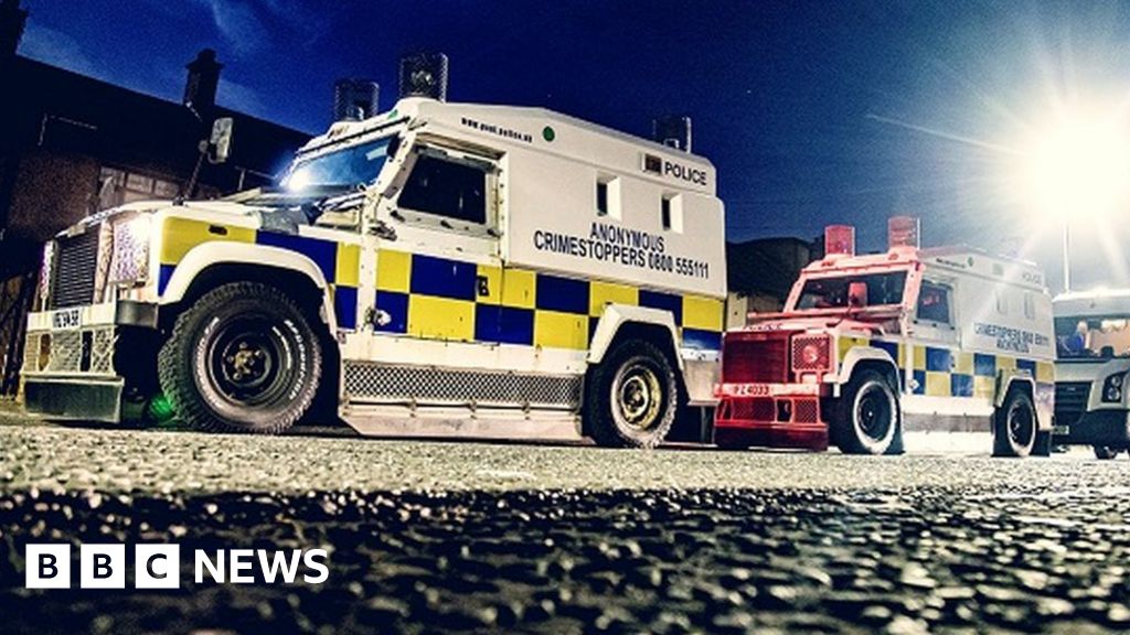 Londonderry: Police attacked with bottles and stones