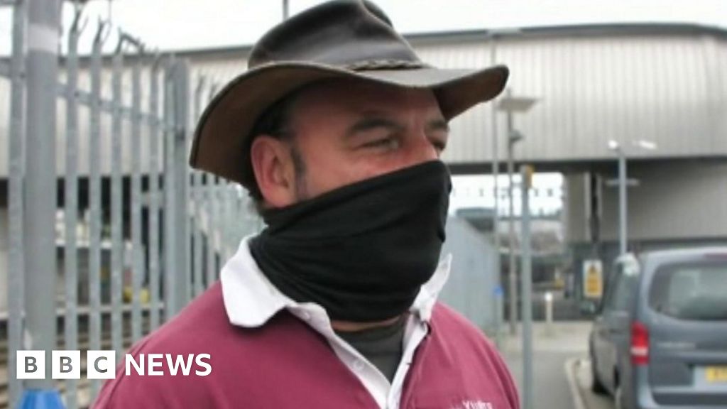 Coronavirus: Should people in Wales wear face masks in public? - BBC News