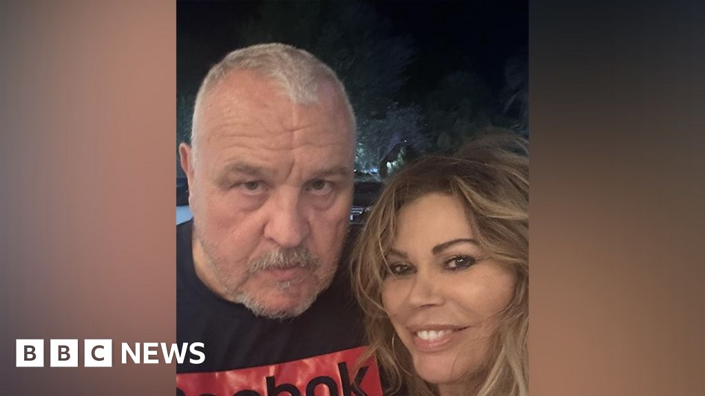 Wigan taxi boss and wife die in suspected murder-suicide in US - BBC News