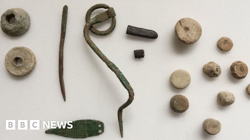 Manx Museum celebrates metal detectorist finds - BBC News