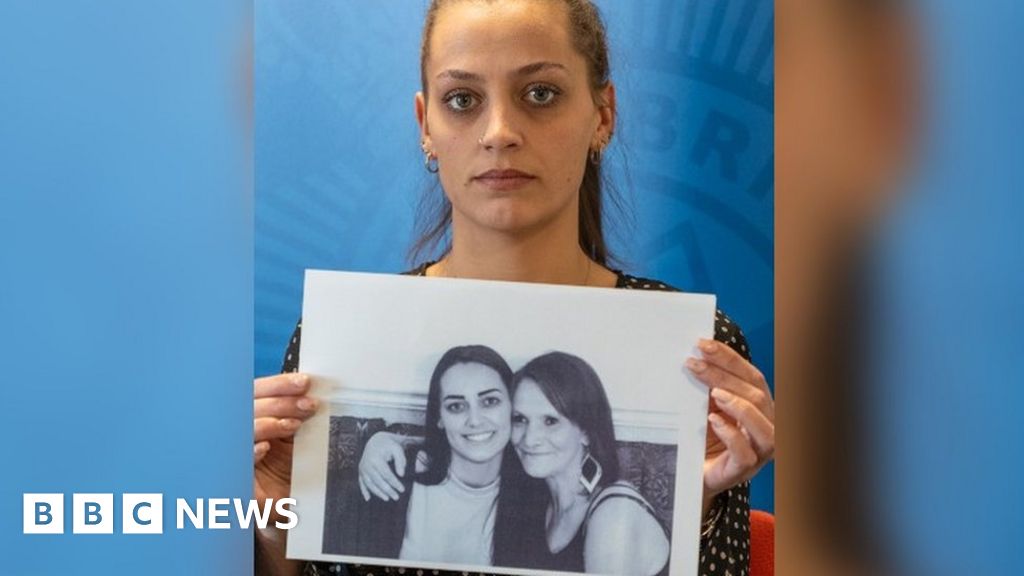 Sunderland murder inquiry: Daughter talks of heartbreak - BBC News