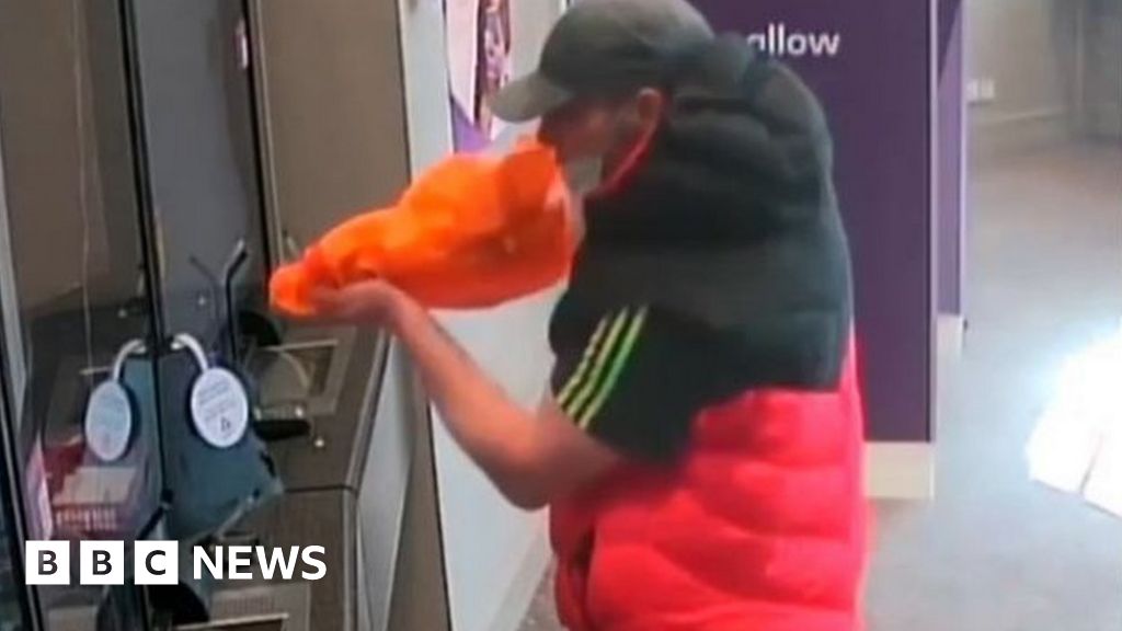 Man jailed for robbing same Tameside bank twice in a decade