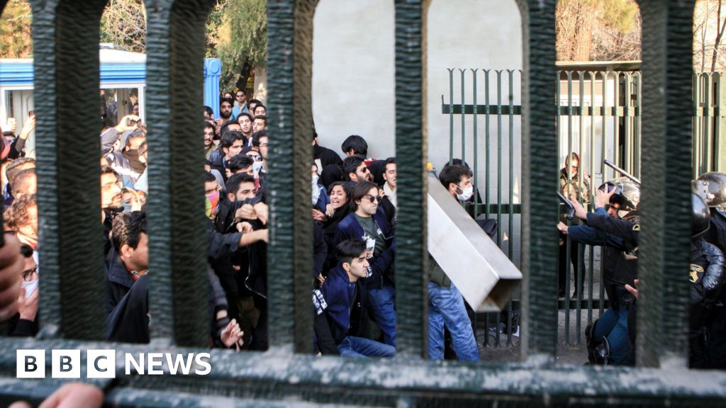 Iran unrest: 'Ten dead' in further protests overnight