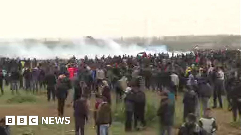 Gaza protests: Tense scenes at border fence with Israel