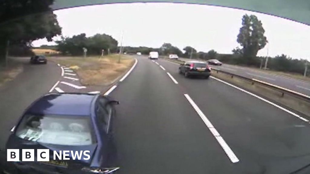 'Cash for crash' gang target driver - BBC News