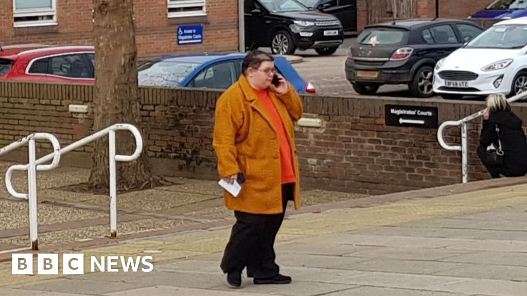 Diss carer Kelly Harris filmed stealing cash from man, 94 - BBC News