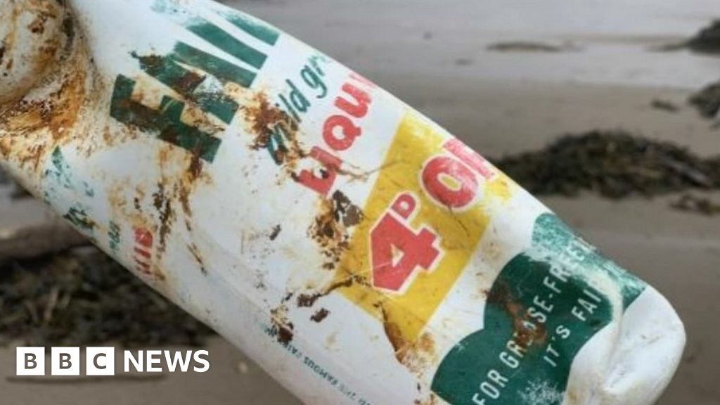 Plastic pollution: Bottle washed up after decades - BBC News