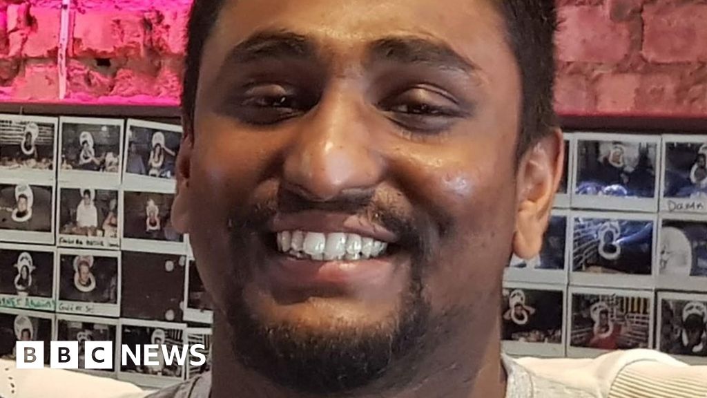 Bedford fatal stabbing: Boy, 16, charged with Jubilee Park murder - BBC ...