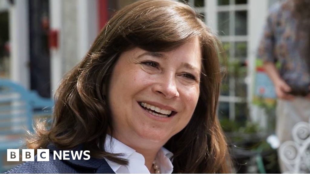 Virginia Democrat Shelly Simonds wins recount by one vote - BBC News
