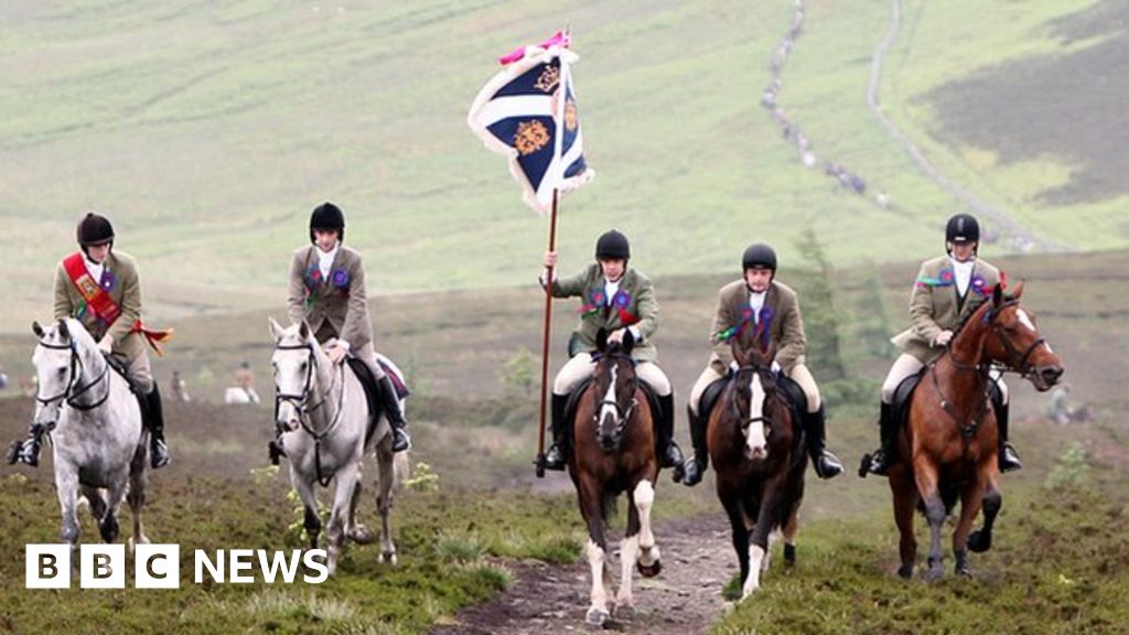 In pictures: Selkirk Common Riding - BBC News