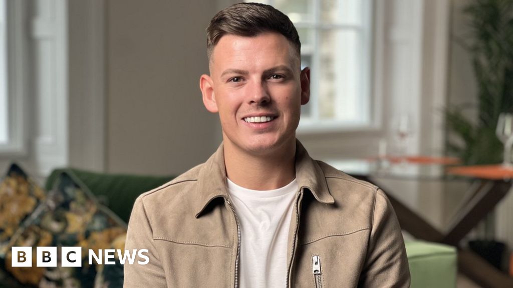 Catfishing: How I hunted down the gang impersonating me online - BBC News