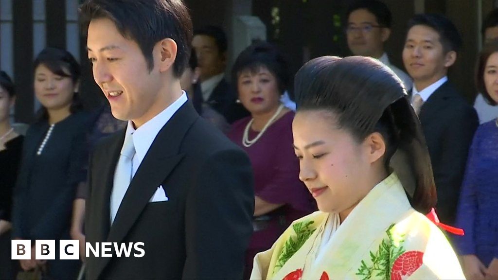 Japan’s Princess Ayako surrenders her royal title - BBC News