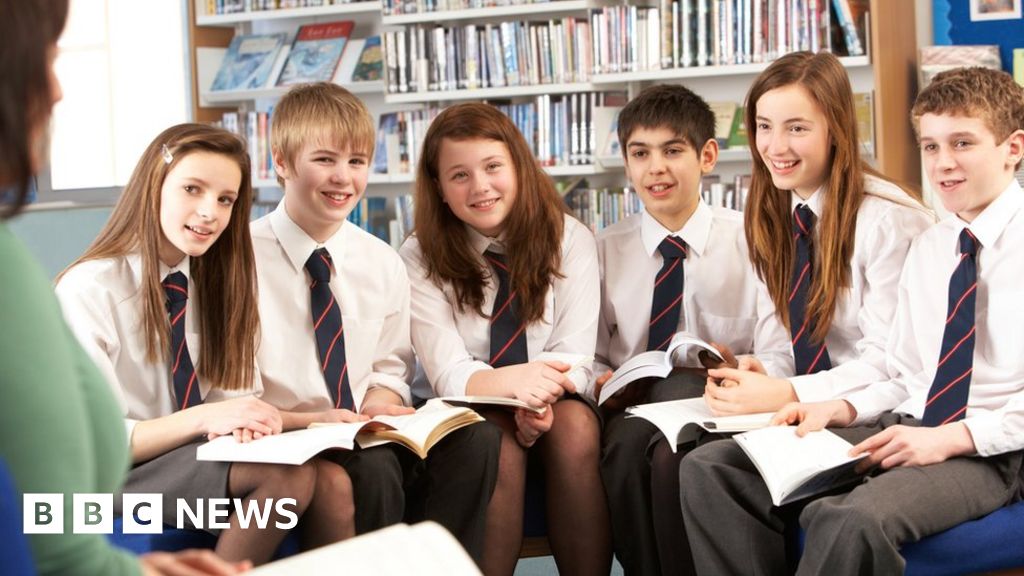 Academies encouraged to open selective schools - BBC News