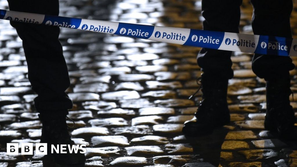 UK terror arrests in probe 'linked to Europe attacks' - BBC News