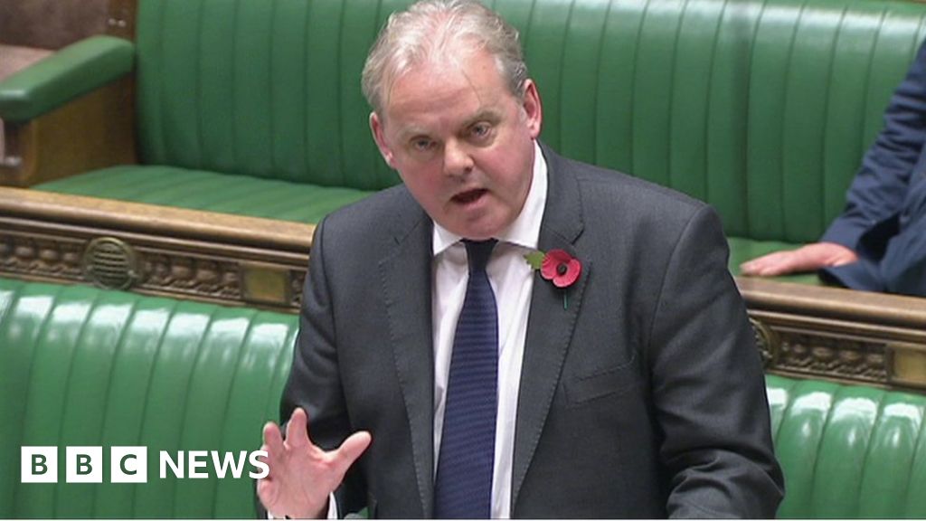 Guto Bebb: MP resigns as minister over Brexit vote - BBC News