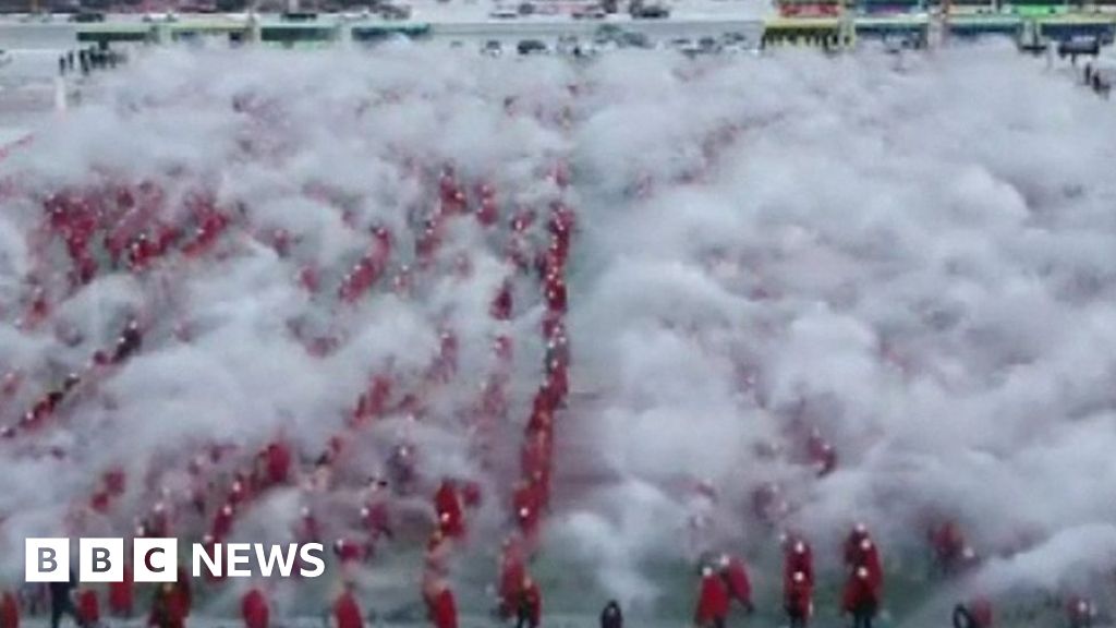Thousands make ice fog to mark winter solstice in China - BBC News
