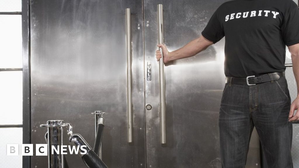 These are the rights you have when you approach a nightclub door - BBC News