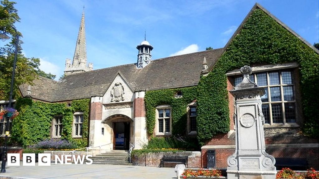 Kettering library roof to be replaced at cost of £7m - BBC News