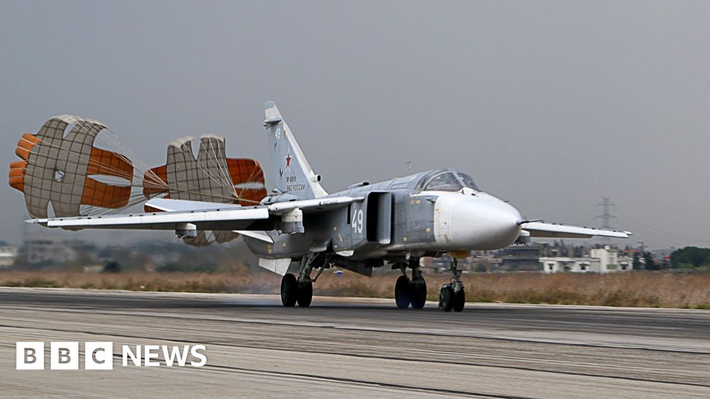 Syrian war: Russia capable of more, says Putin - BBC News