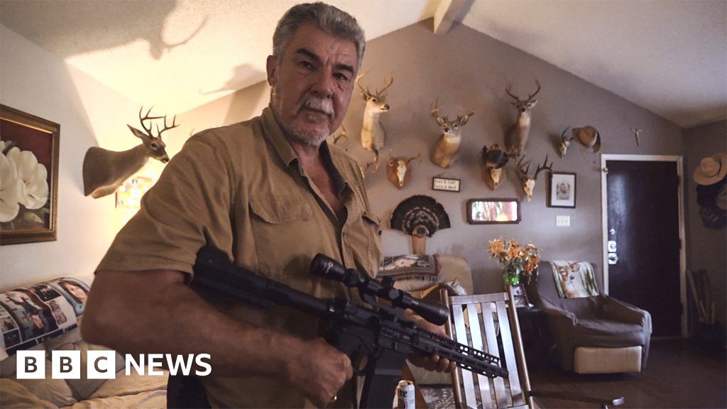 Why are these Americans turning in (some of) their guns? - BBC News
