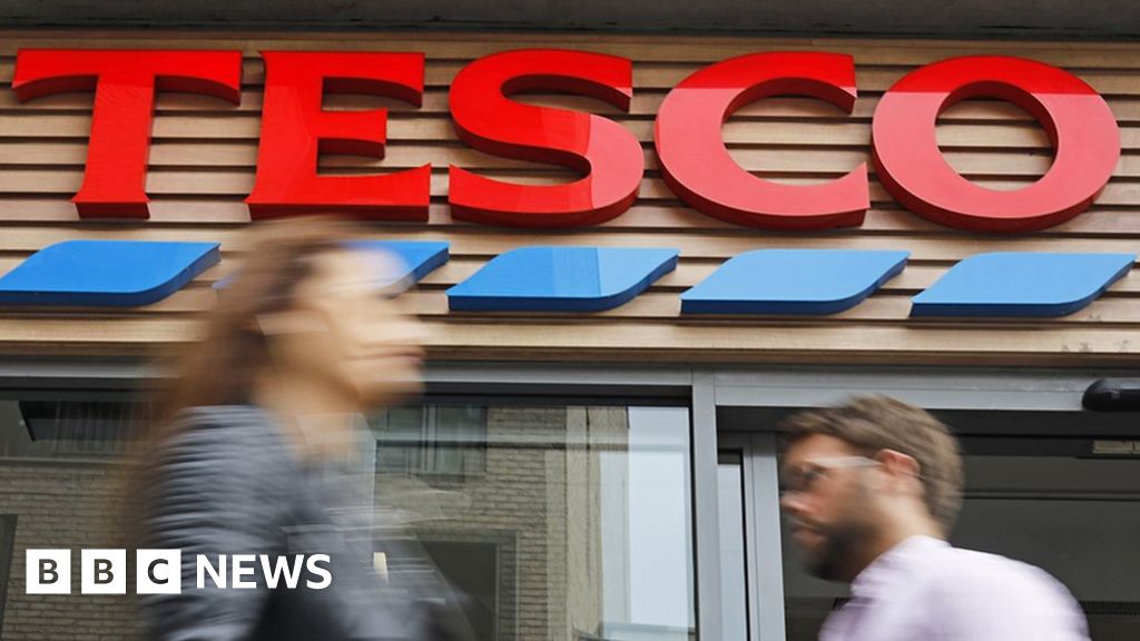 First 'Not for EU' posters begin appearing in NI supermarkets - BBC News