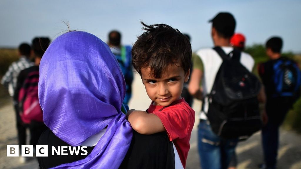 Migrant crisis: What is the next route through Europe? - BBC News