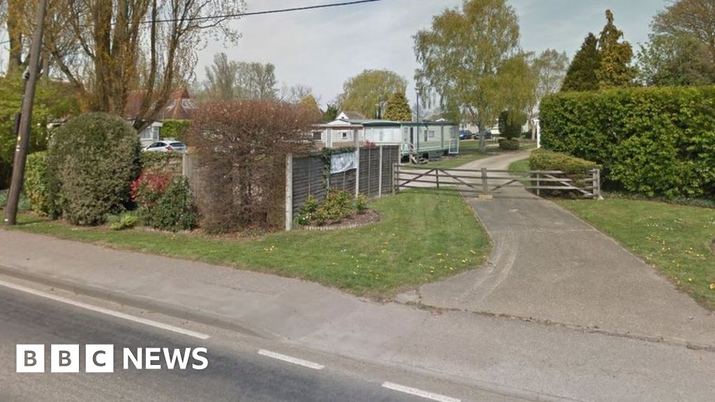 Dream Lodge Group director Simon Moir banned - BBC News