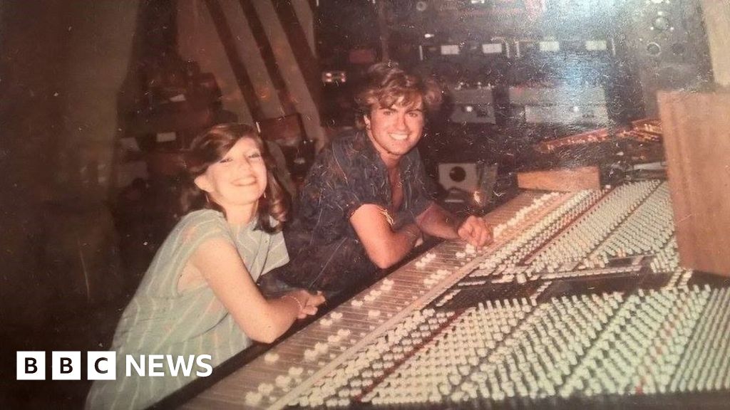George Michael: Fans share memories - BBC News